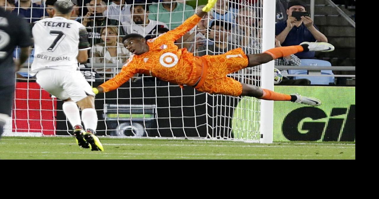Goalie Sean Johnson signs with Toronto after 6 years at NYC