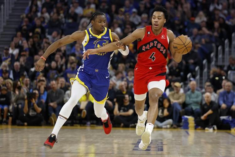 Curry’s 35 points send Warriors past Raptors, 129-117