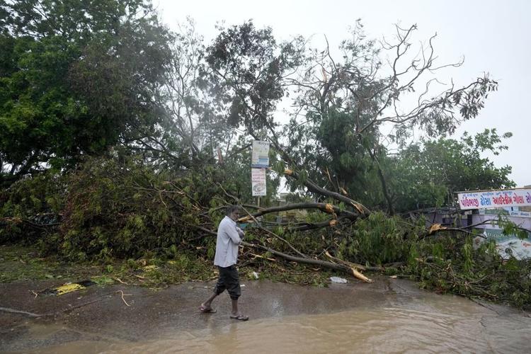 Cyclone Biparjoy weakens as it churns toward Pakistan after killing two ...