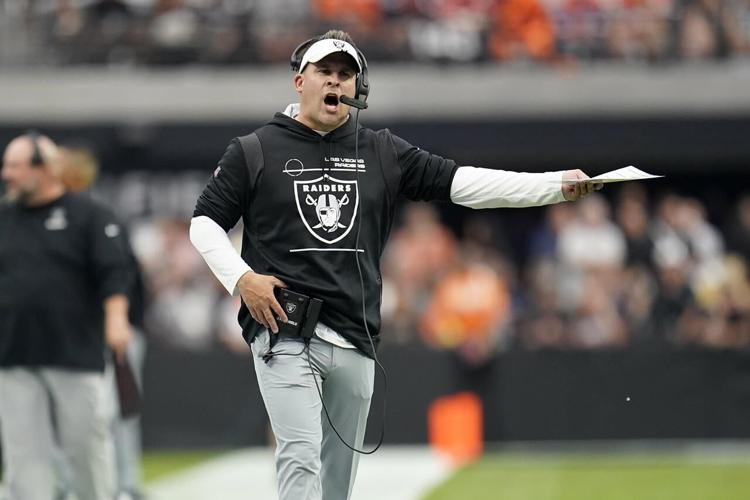 Jacobs, defense lead Raiders to 1st win, 32-23 over Broncos