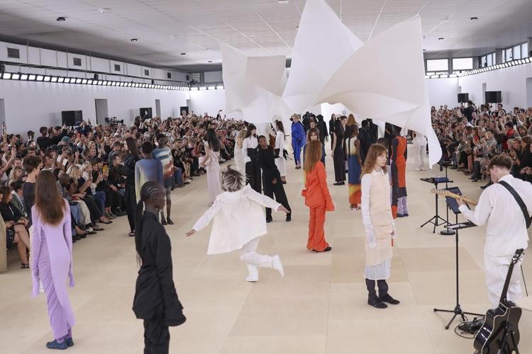 Loewe showcases high-waisted silhouettes in surrealistic Paris fashion ...