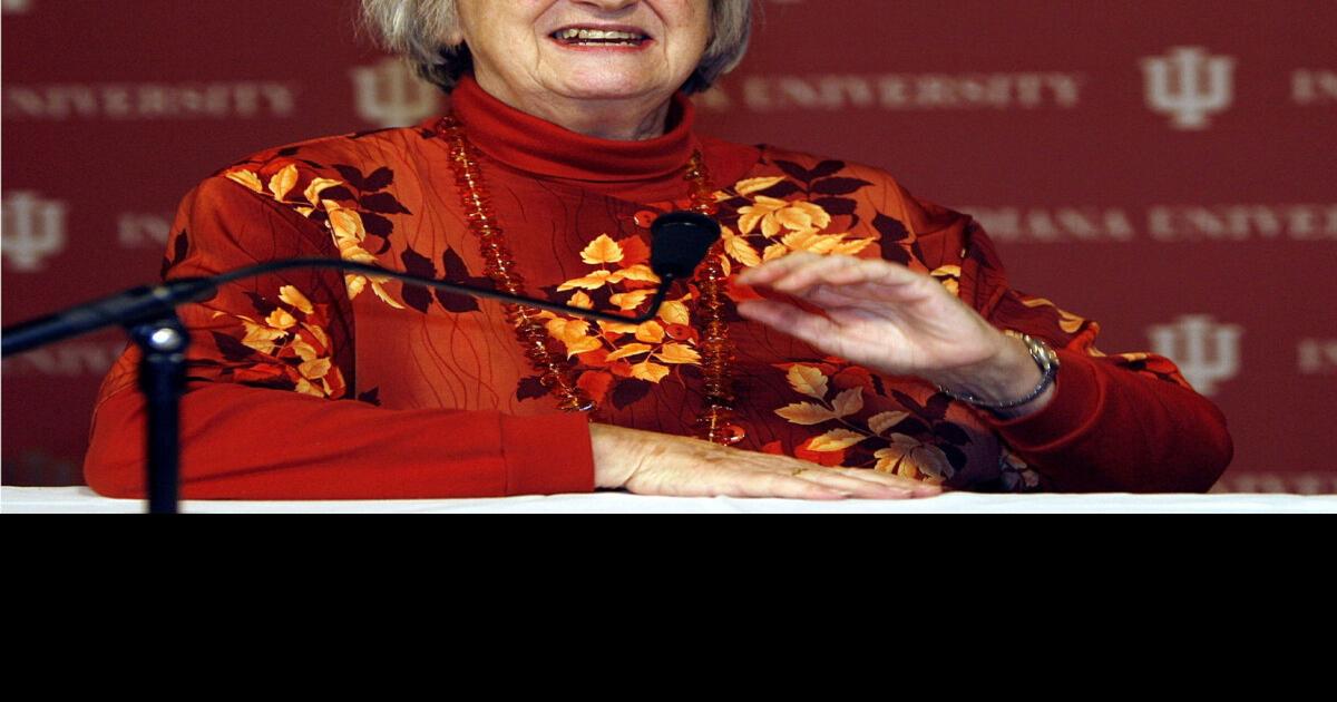 Elinor Ostrom, first female winner of economics Nobel and pioneer of ...