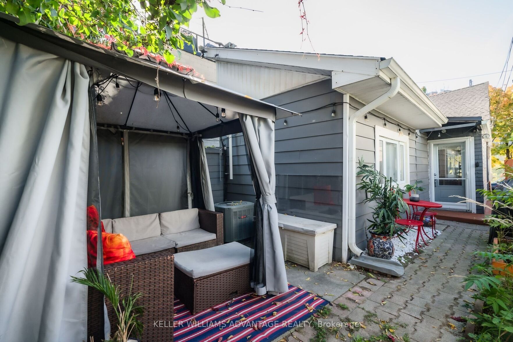 This Toronto bungaloft is up for $679,000. Will it sell?