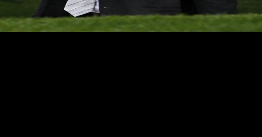 Sheen signs deal with Live Nation, may tour live