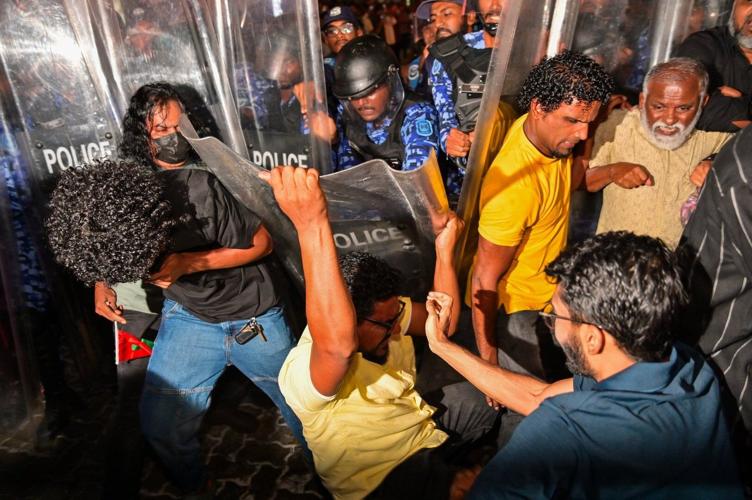 Maldives police arrest 8 demonstrators during opposition party protest