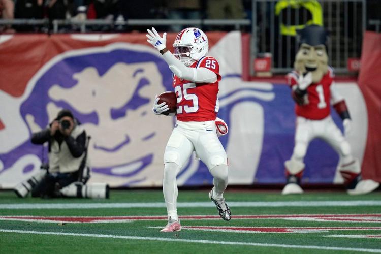 Drake Maye passes for 2 TDs, Patriots become 1st team to 11 wins ...