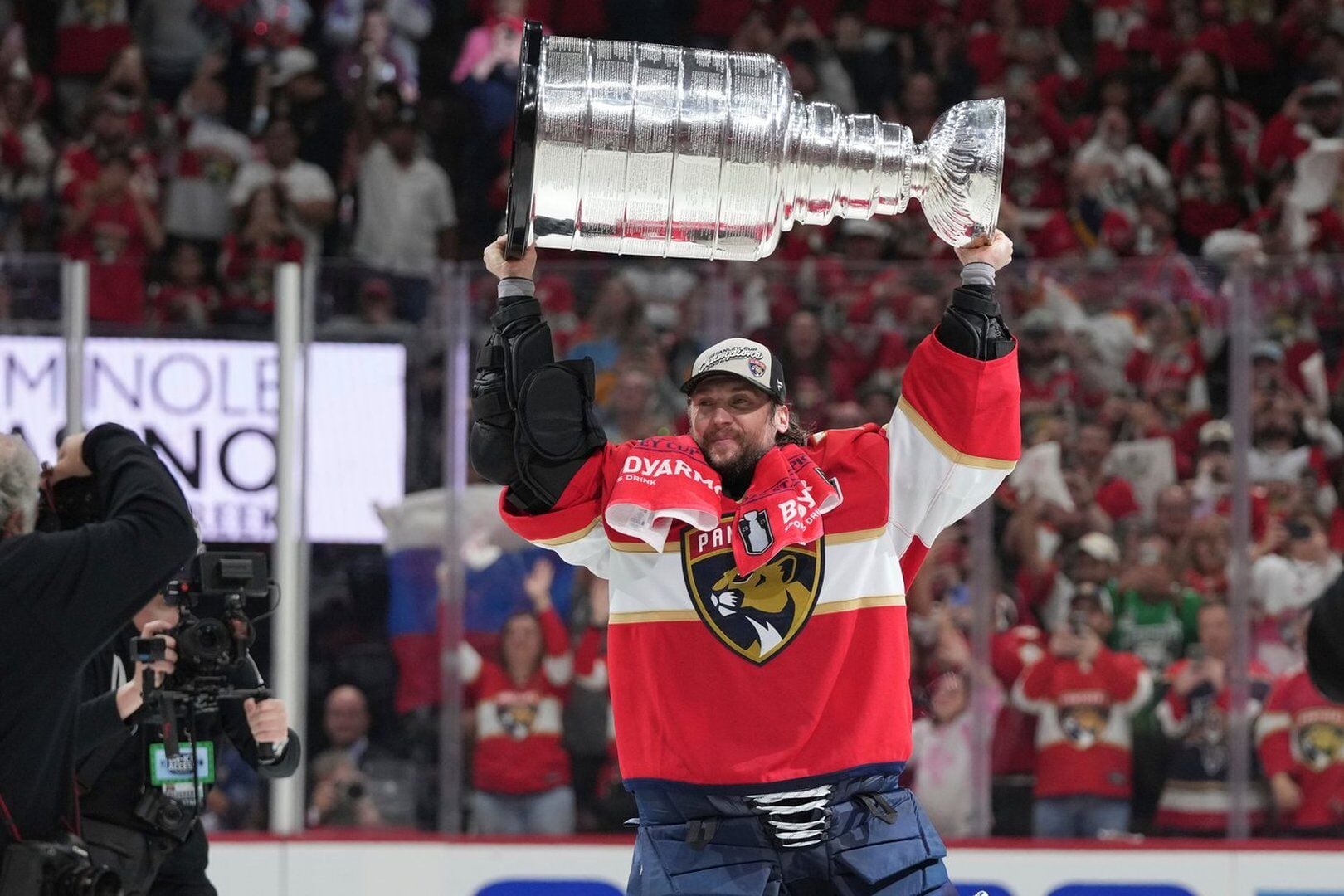 NHL free agency updates: Maple Leafs signings, trades, news
