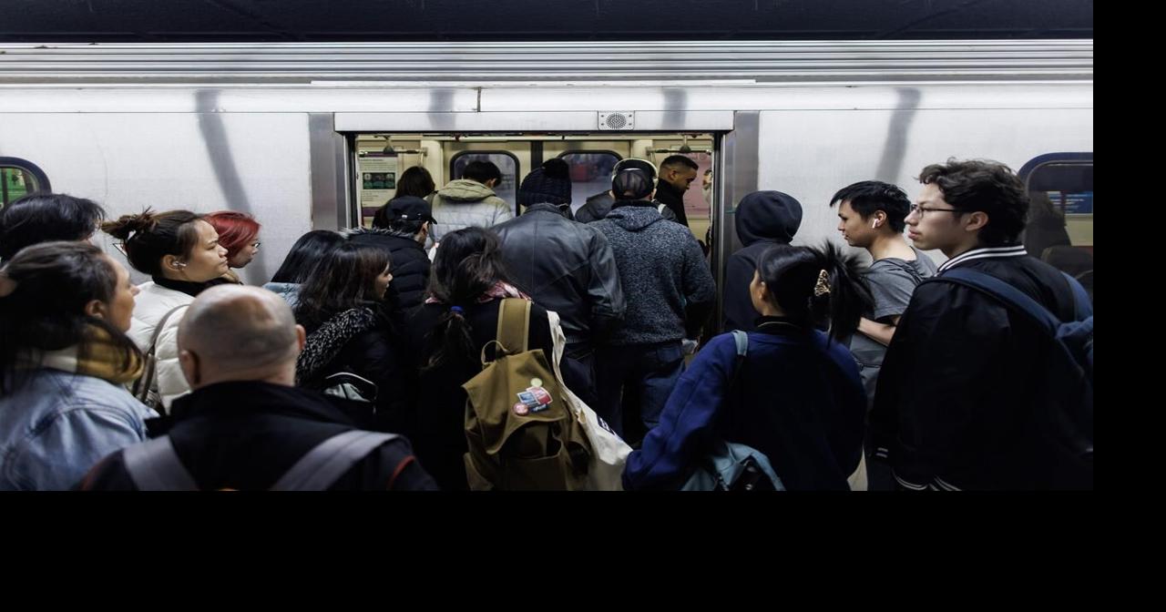 Experts urge CRTC to take action forcing companies to provide cell ...