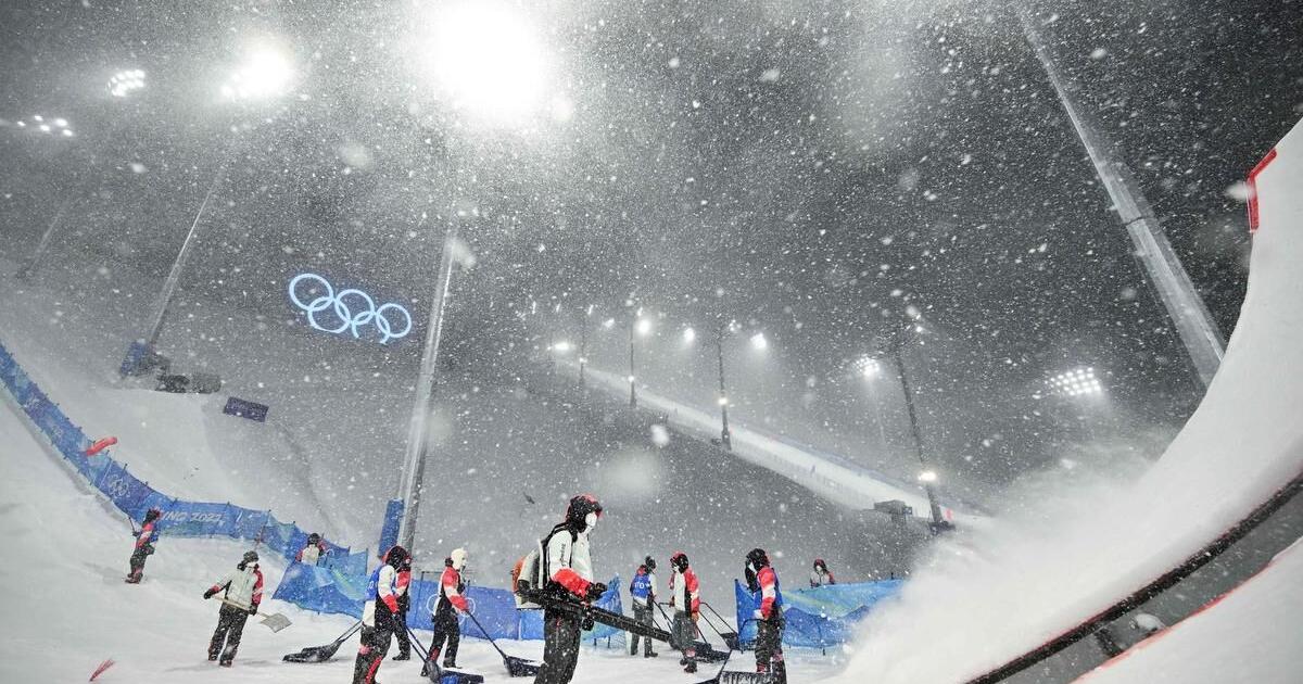 Olympics Overnight: Rare snowstorm causes chaos in Beijing, Steven ...