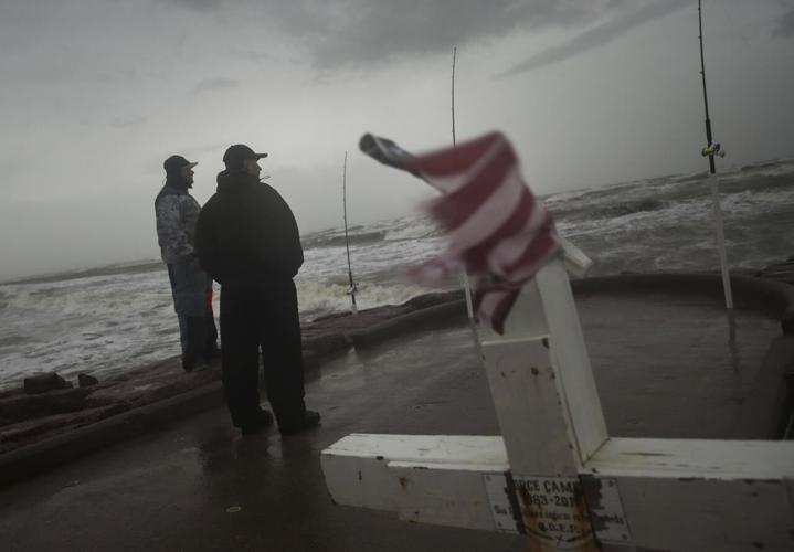 Nicholas strengthens to hurricane ahead of Texas landfall