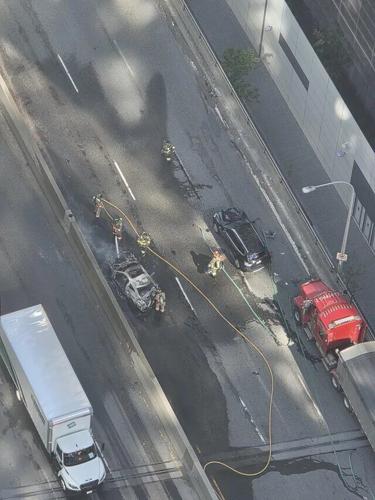 Vehicle on fire following multi-vehicle collision on Gardiner Expressway