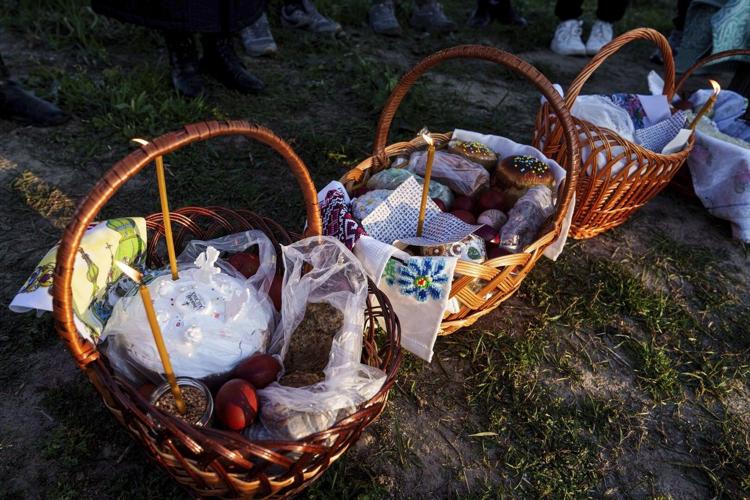 Ukrainians mark Easter with little faith in Russia ceasefire
