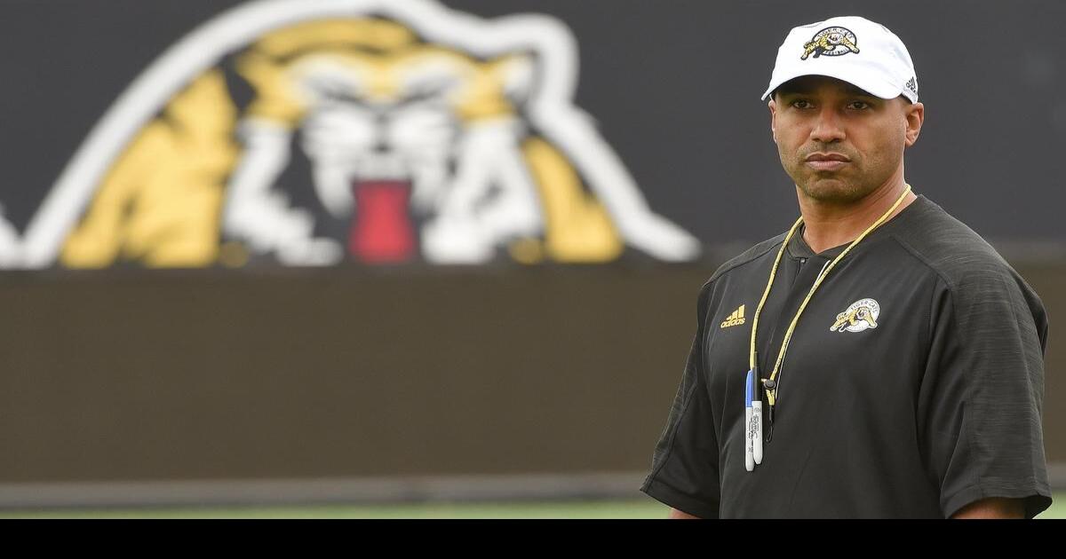 Old teammates O’Shea, Steinauer meet for the first time as CFL head coaches