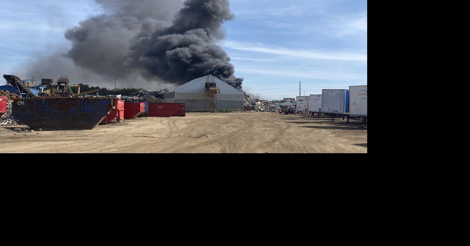 Crews battle industrial fire in Brampton, heavy smoke