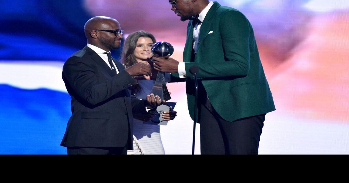 Kevin Durant, UFC fighter Ronda Rousey win top athlete honours at ESPY ...
