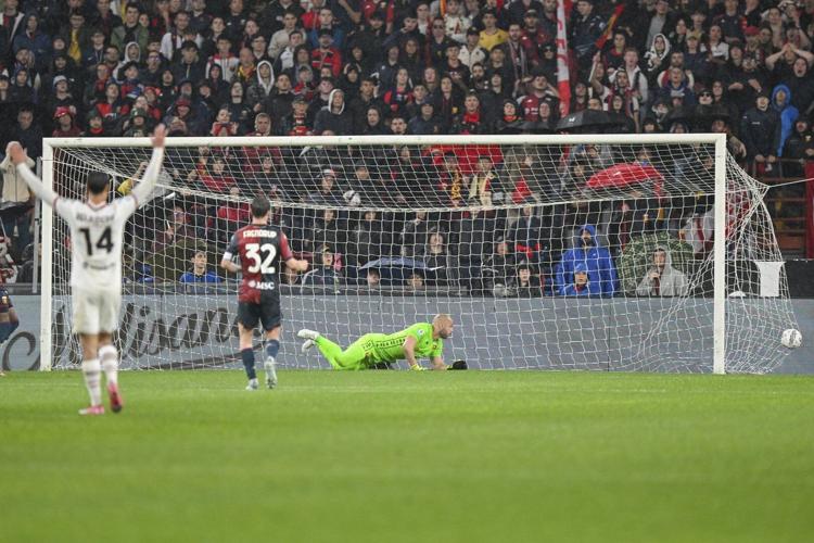 Milan strikes twice in two minutes to beat Genoa and keep alive ...