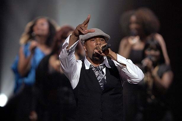 Common shows uncommon class at T.O. gig