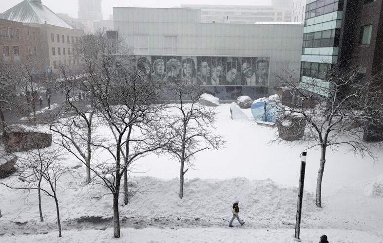 Toronto snow expected to taper off by Saturday