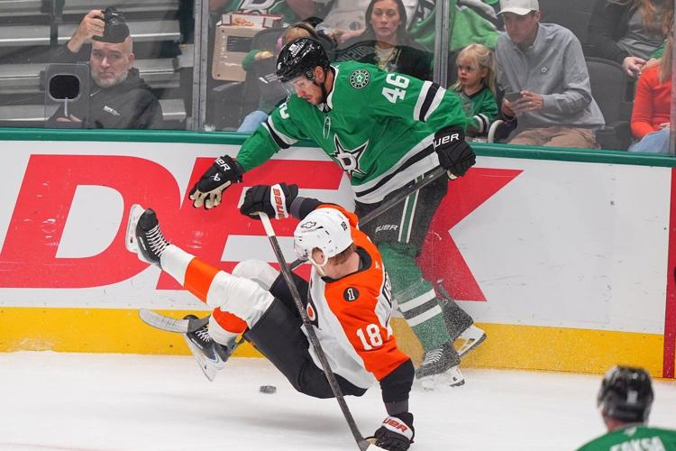 Robertson's natural hat trick leads Stars past Flyers 5-1
