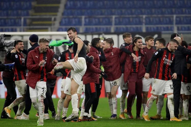 AC Milan scores late to beat Lazio 3-2 and end the year top