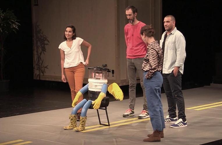 It’s hitchBOT 2.0. The hitchhiking robot left for dead on a U.S. street ...