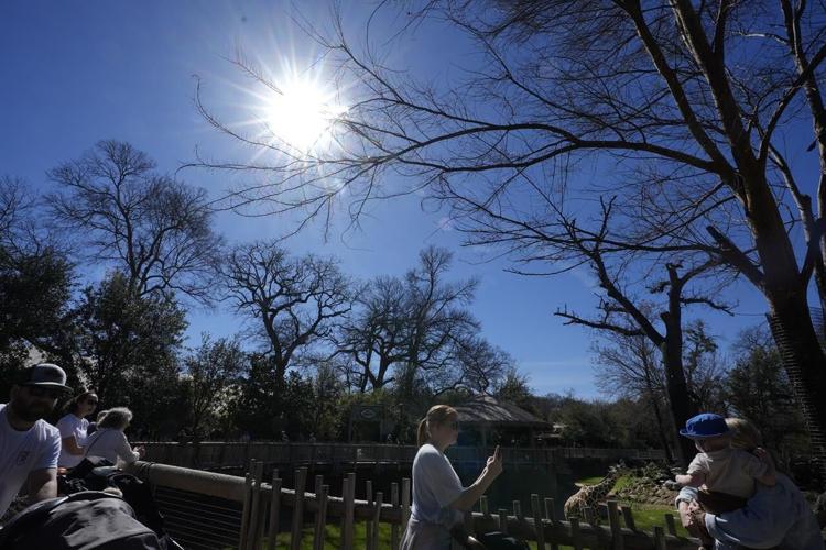 How do animals react during a total solar eclipse? Scientists plan to find out in April