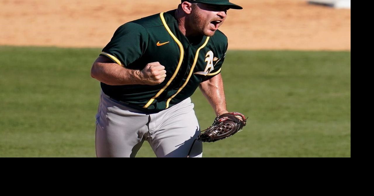 Pinder’s HR helps rally A’s past Astros 9-7, trail ALDS 2-1