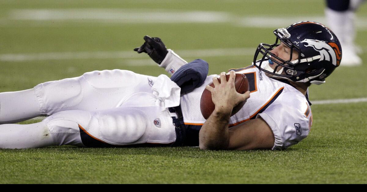 Tim Tebow suffered rib, lung, chest injuries late in loss to Patriots