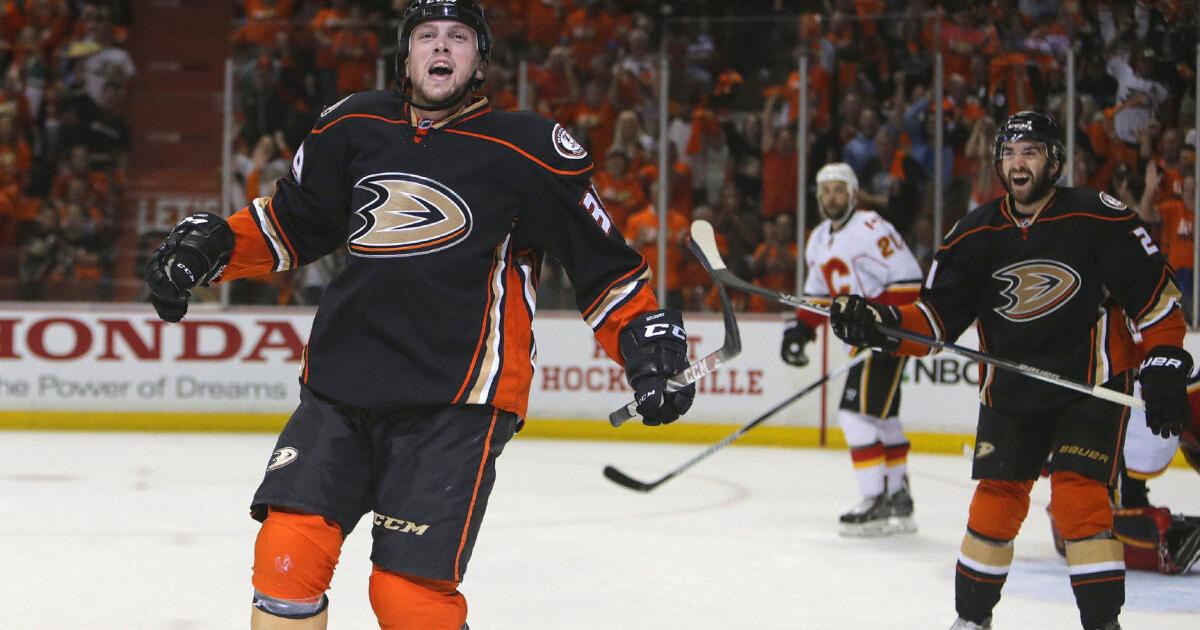 Corey Perry scores twice, Ducks topple Flames in Game 1 of NHL playoffs