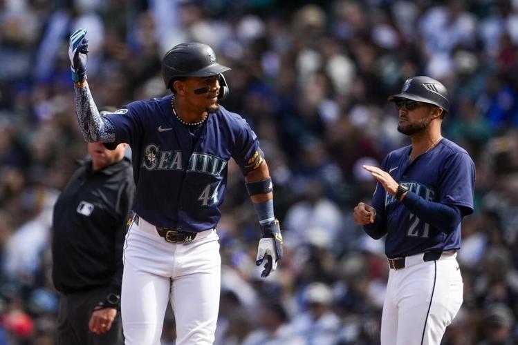 Logan Gilbert reaches 200 Ks, Mariners stay on edge of playoff race ...