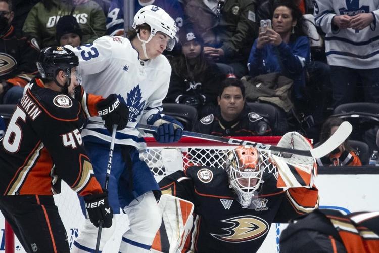 Auston Matthews scores in OT as Maple Leafs edge Ducks 2-1