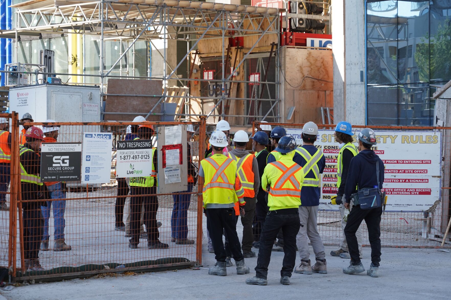 7 hurt after explosion at North York construction site