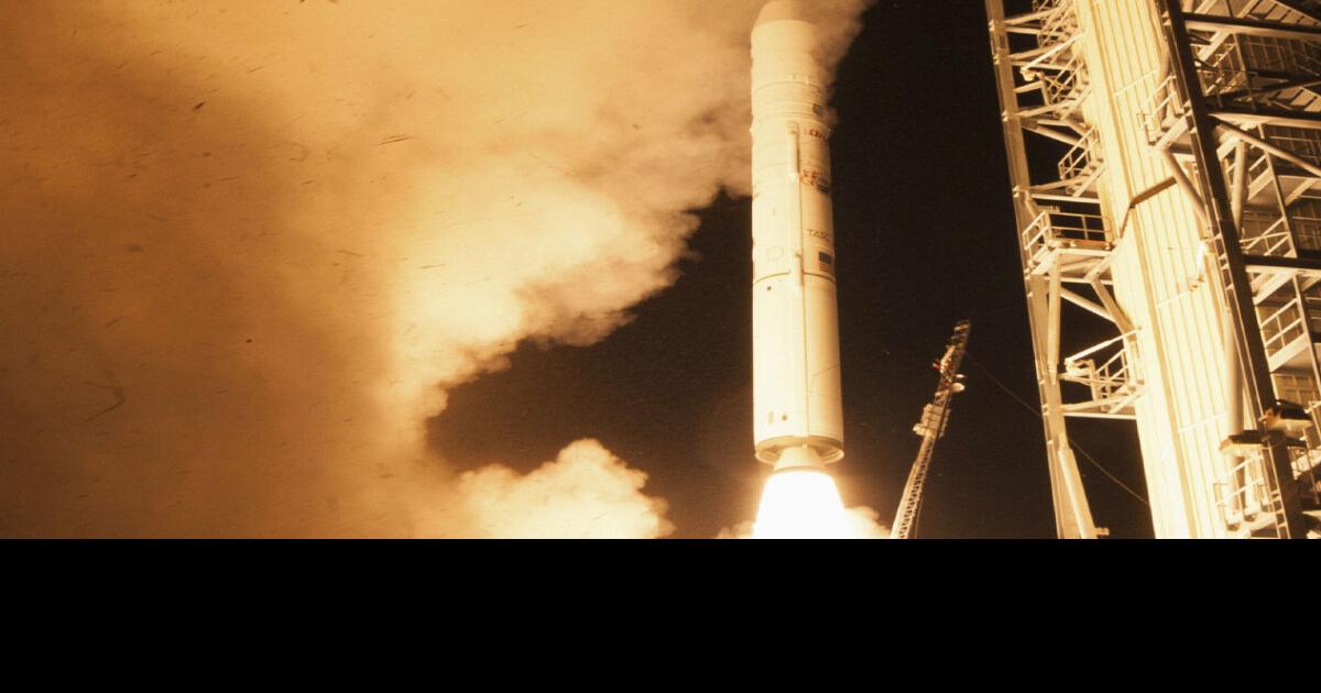 Frog gets too close for comfort at NASA moon launch