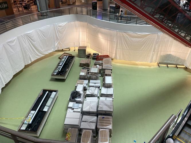 Man dies after falling from escalator at North York mall