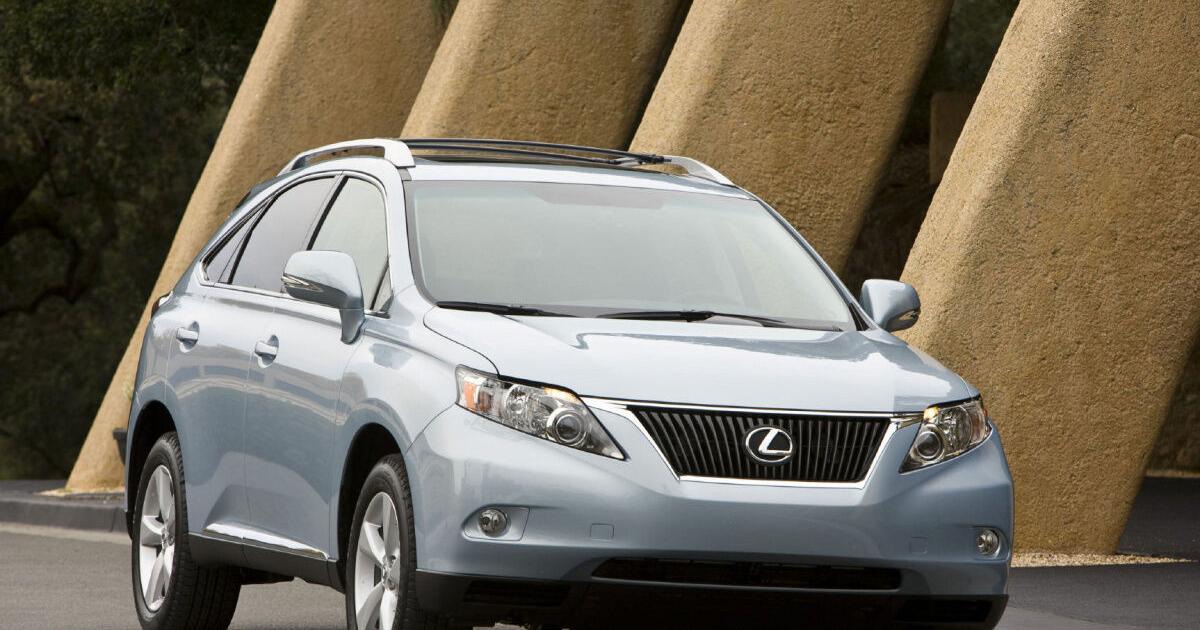 Toyota to expand Lexus production at Cambridge plant, add 400 jobs