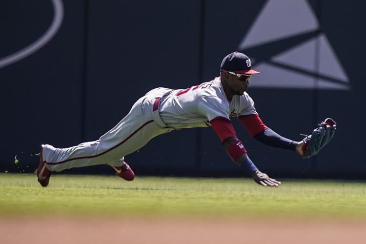 Meneses’ 8th-inning HR snaps Braves’ 5-game winning streak