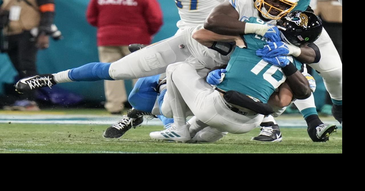 Jags QB Lawrence makes playoff history with 4 1st-half picks