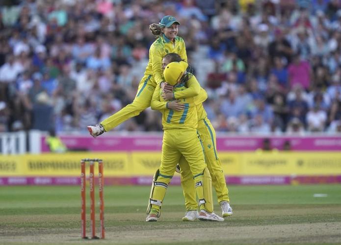 Aussie plays in cricket final despite positive COVID-19 test