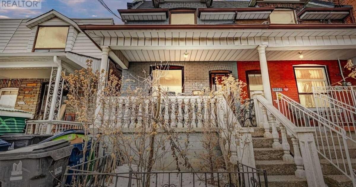 Why this Toronto triplex sold for under $1 million