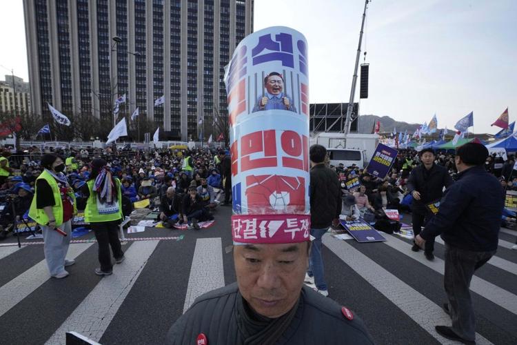 Huge Crowds March In Rival Rallies For And Against South Koreas 2173