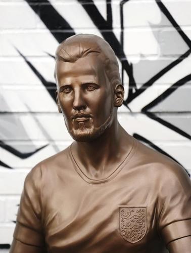 ronaldo statue face