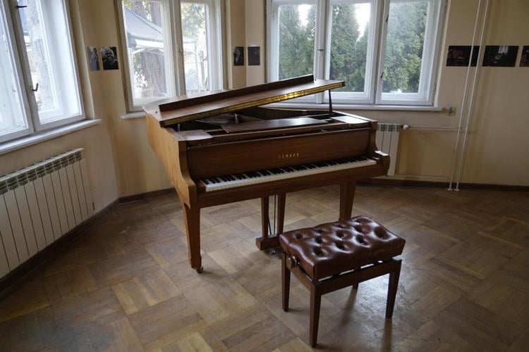 Anti-extremism center opens in former house of Auschwitz commandant ...