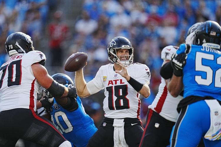 Bijan Robinson scores 2 TDs. Falcons beat Panthers 38-20 for 3rd ...
