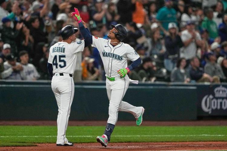 Kiké Hernandez hits go-ahead double in 9th to lift Dodgers past ...