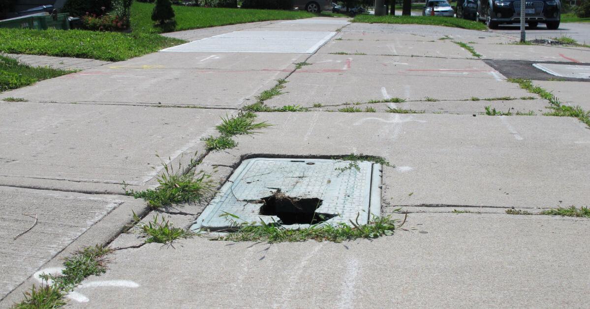 Utility lid with no markings provides the perfect cover