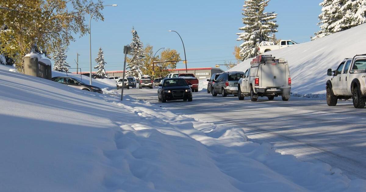 Heavy snow leaves hundreds stranded as collisions close Trans-Canada ...