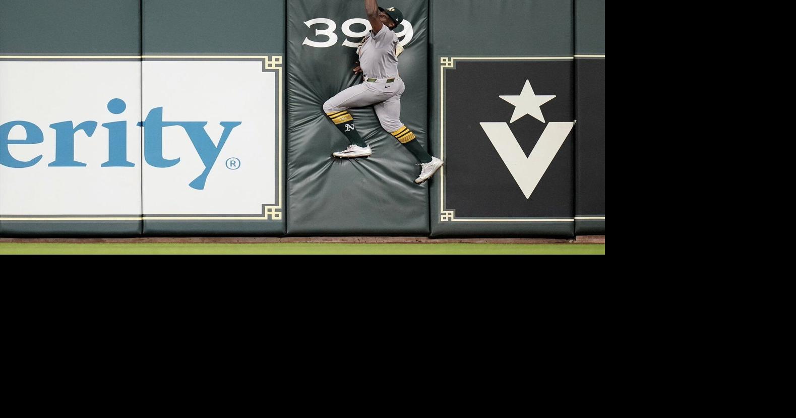 Rookie Denzel Clarke makes spectacular catch, robs home run