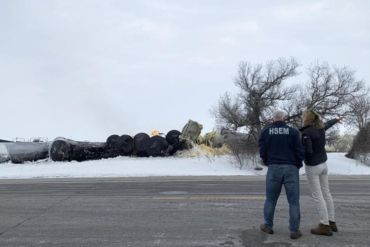 Minnesota train derailment, ethanol fire renew safety fears