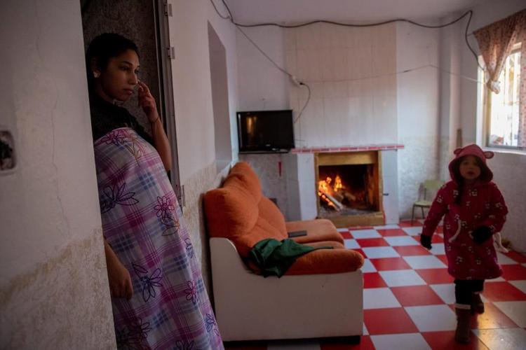 Spain: Snow adds to misery in Madrid slum area without power