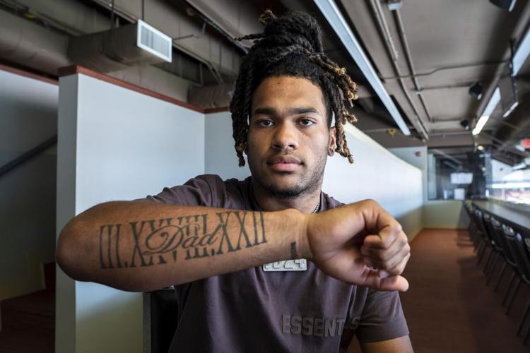 Texas RB Jonathon Brooks honors father's memory with every touchdown ...